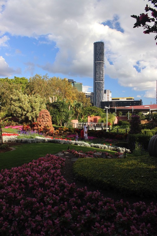 Landscape structure influences urban vegetation vertical structure ...